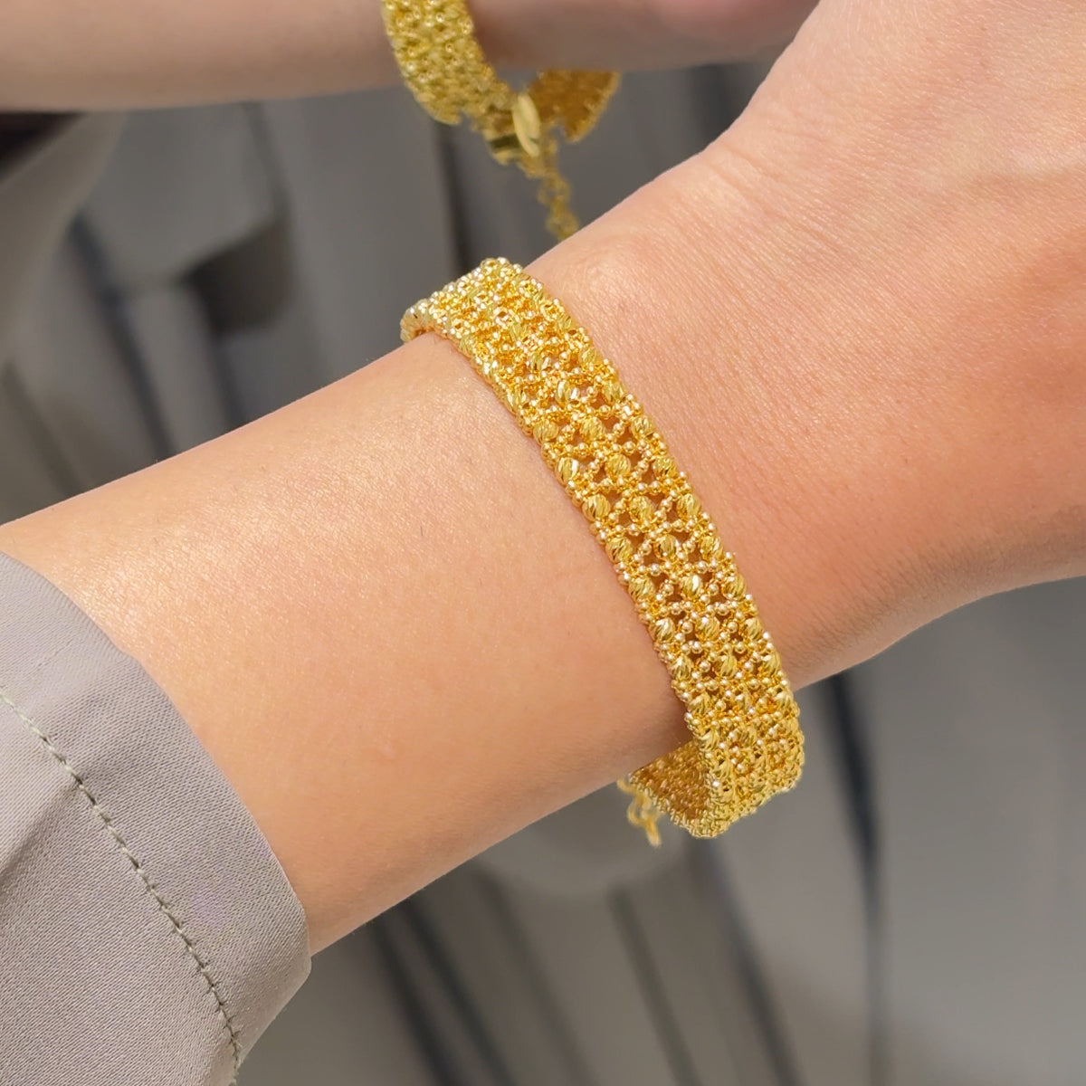 Radiant Circle Adjustable Bangle – Nashad Jewellers